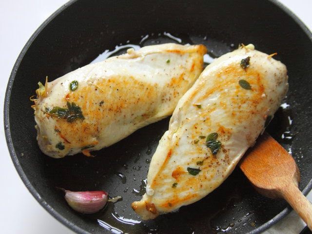 A casa di : Petti di pollo alla crema d’aglio